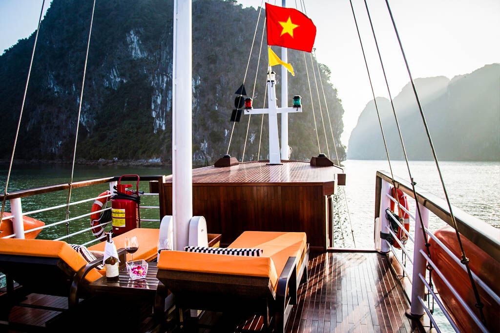 Emeraude Premium Private Charter 2-Day 1-Night Halong Bay Cruise Guide