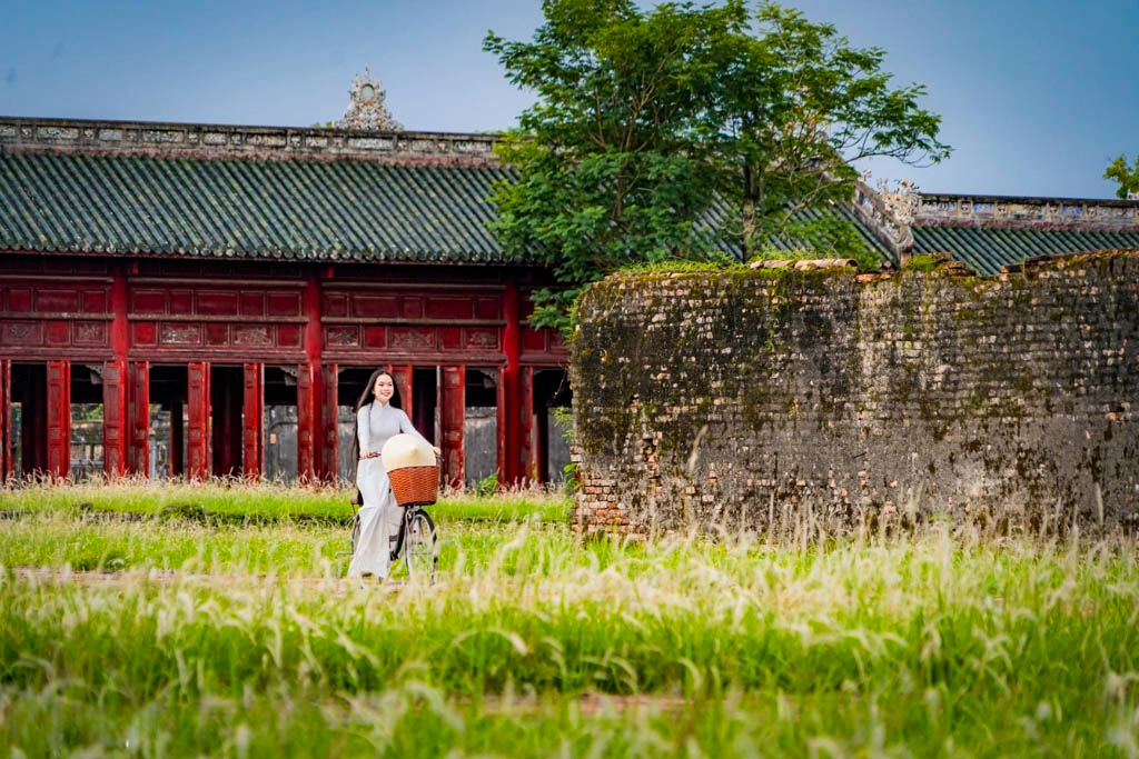 Best Group Tours Vietnam for Temple Hue Travel Guide: Cultural Insights ...