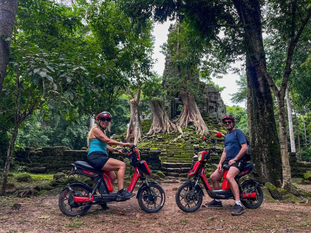 Meet Female Fellow Solos Vietnam Tours Hanoi Siem Reap Travel Guide ...
