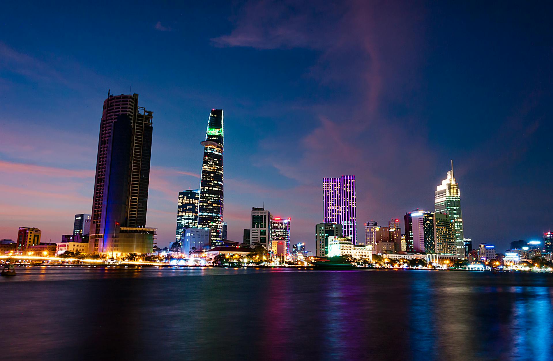 Ho Chi Minh City vs Da Nang Travel Guide: Comparison, Tips & Eco-Tours